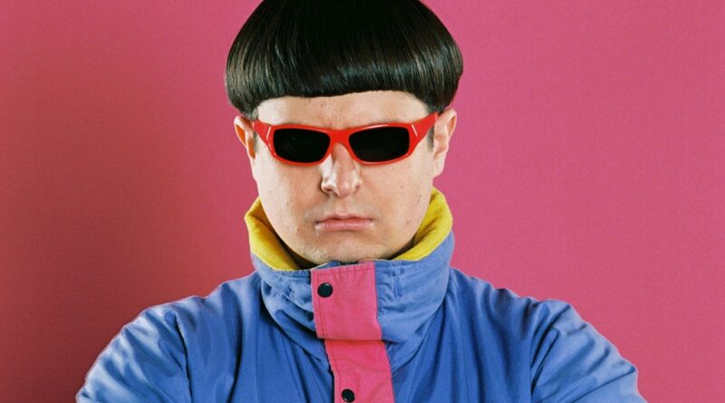 (VIDEO): Oliver Tree es golpeado con un inflable en pleno show ...