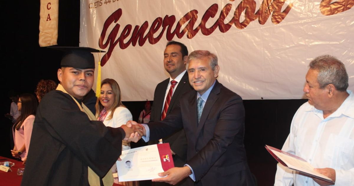 Asiste alcalde de Cuernavaca a graduación de estudiantes del CETIS 44 ...
